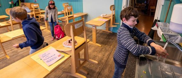5 Ways How Classroom Standing Desks can help Children Return to School ...